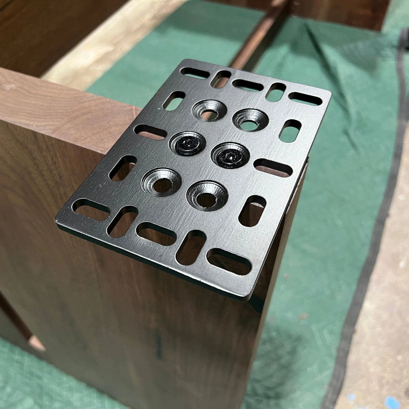Table Leg Mounting Plate - Universal, 1 Plate — Fractal Designs Inc
