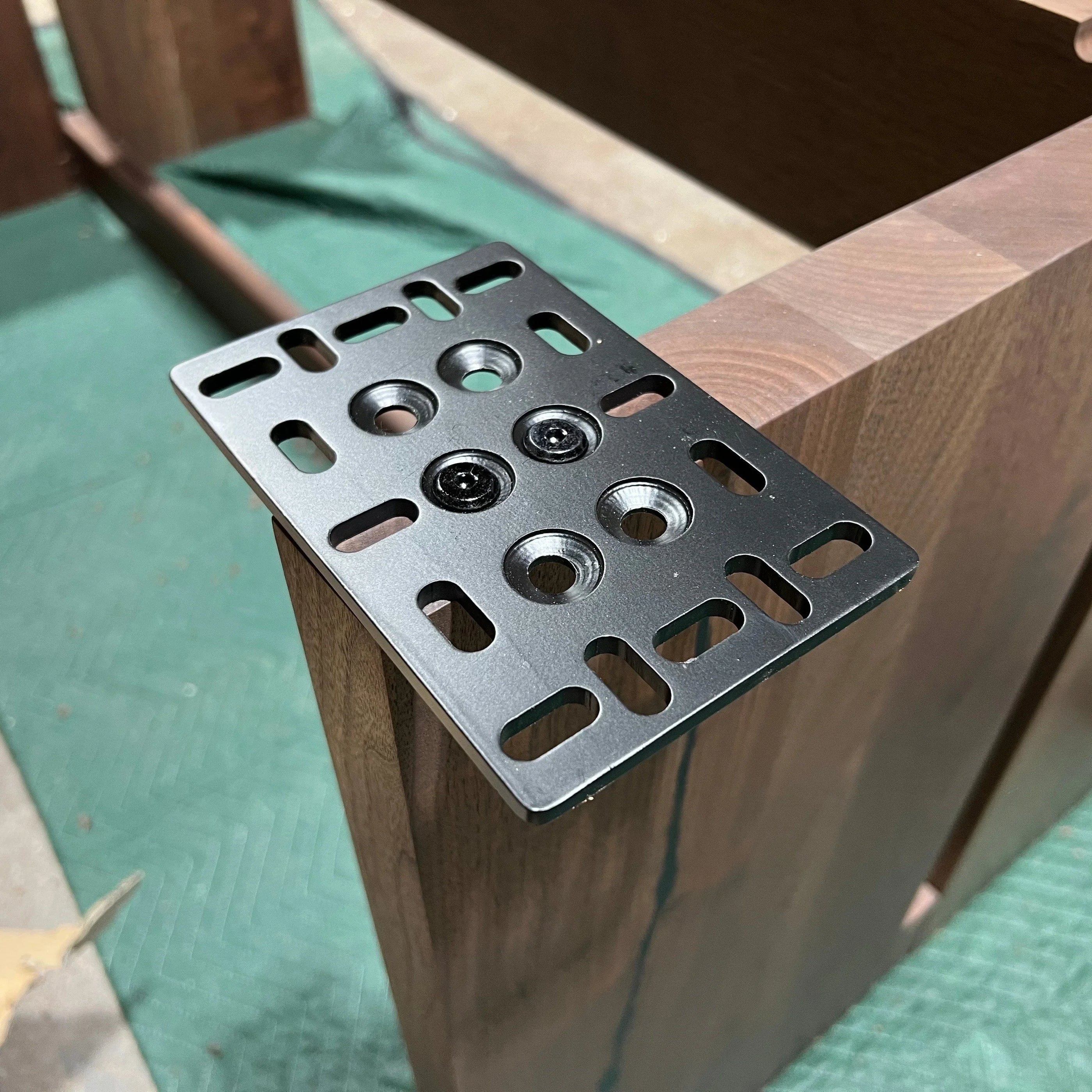 Table Leg Mounting Plate - Universal, 1 Plate — Fractal Designs Inc