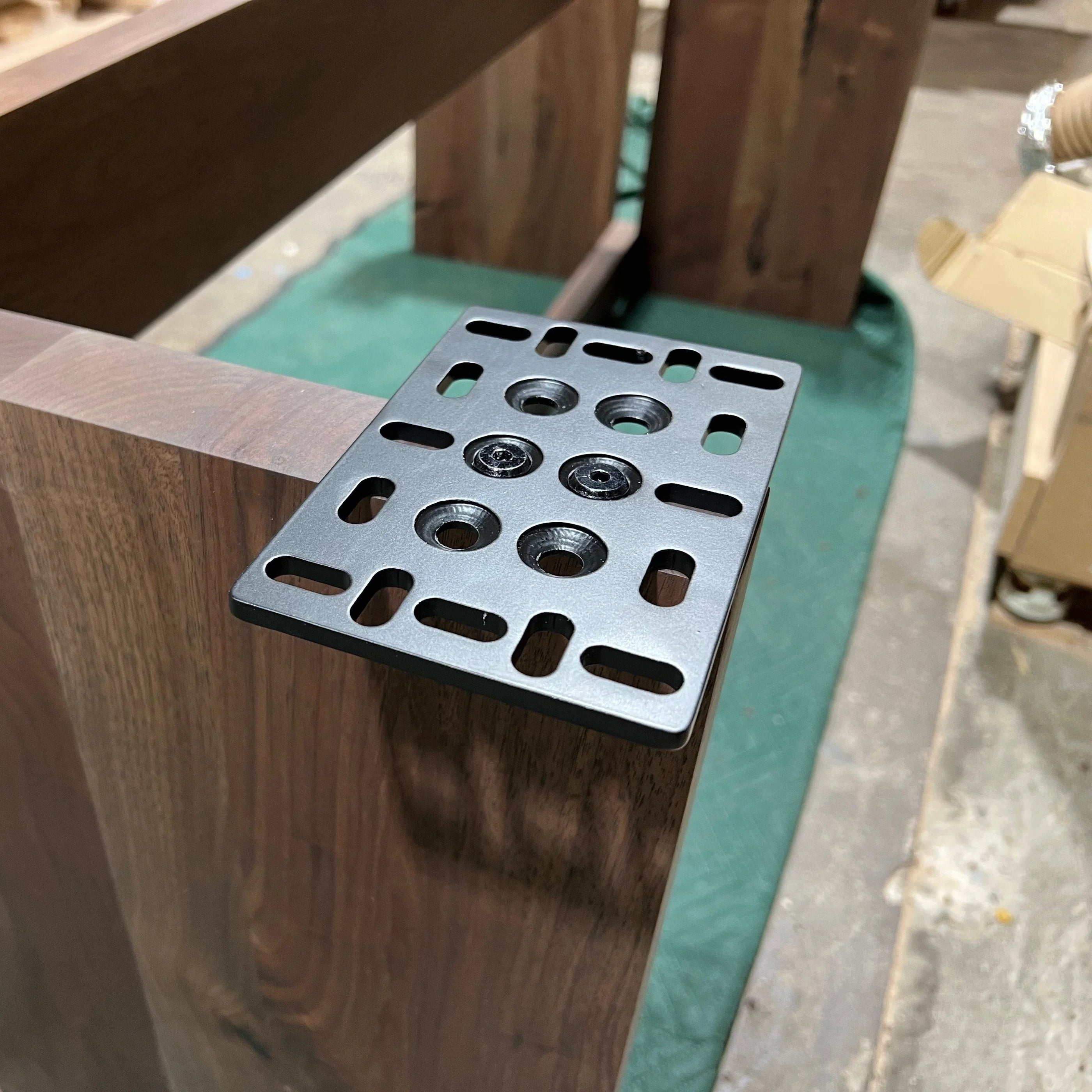 Table Leg Mounting Plate - Universal, 1 Plate — Fractal Designs Inc